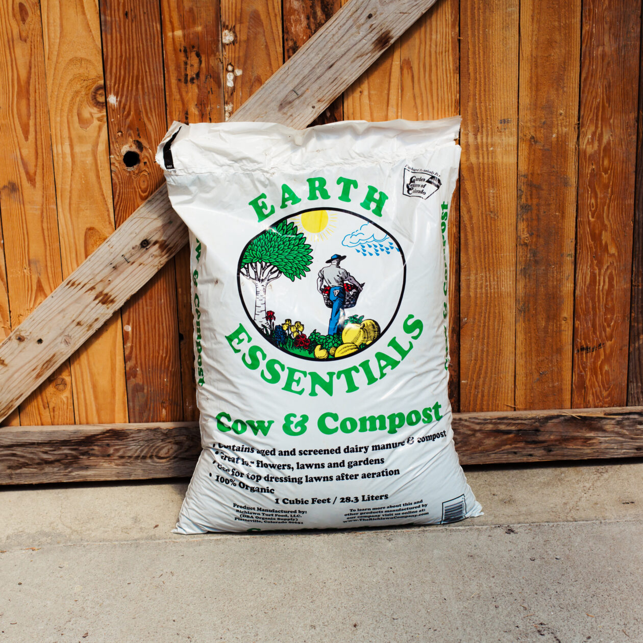 Earth Essentials Cow & Compost - Campbell's Nursery